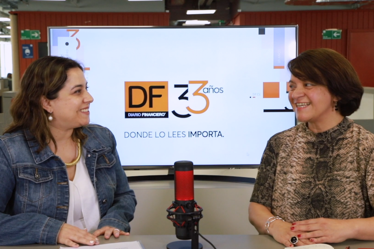 Carmen Gloria Llancamil, emprendedora y Eliana Carter, artesana de Rari ...