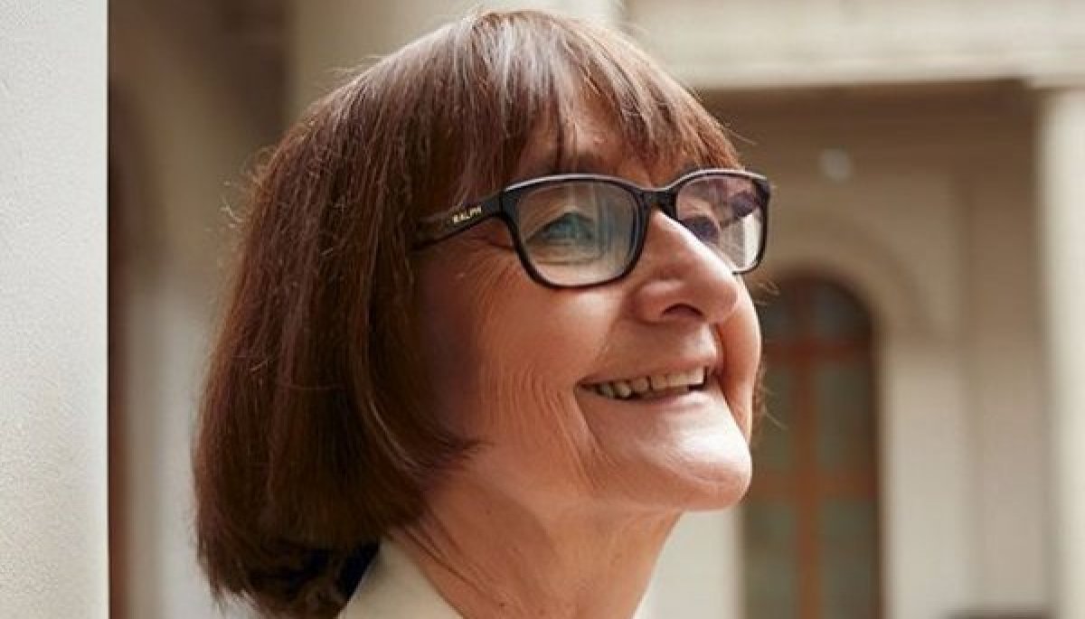 Rosa Devés se convierte en la primera mujer rectora de la Universidad ...