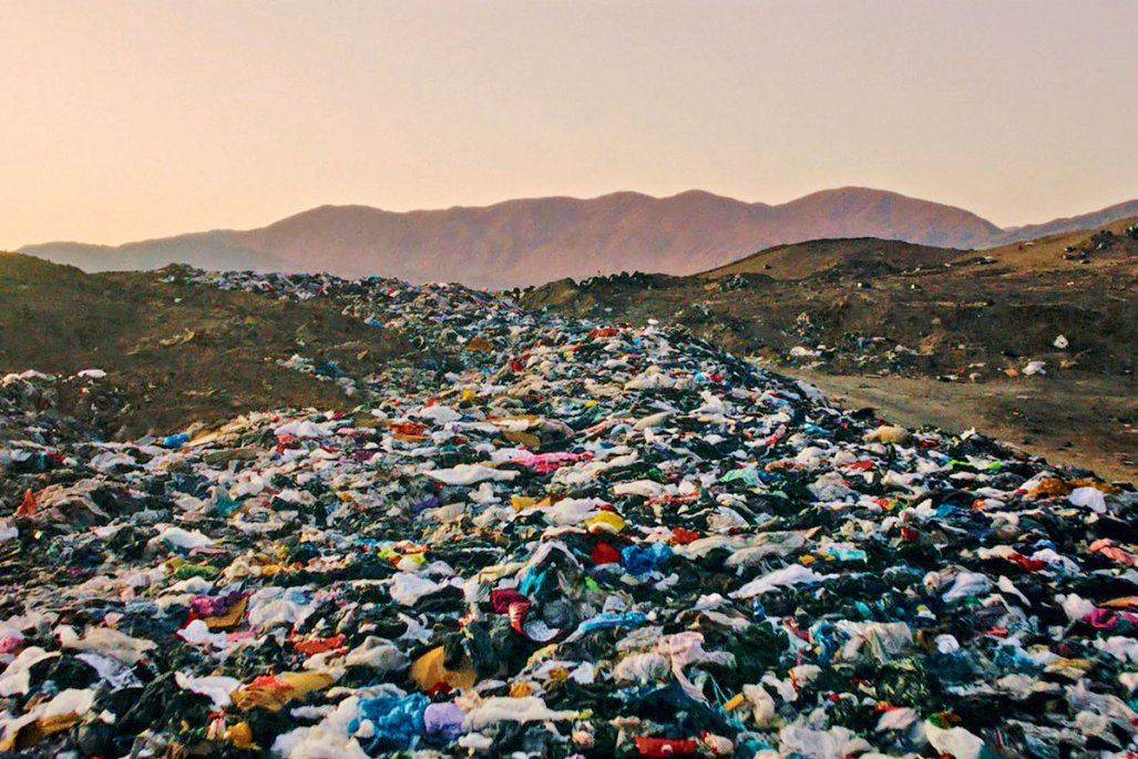 Cómo es que la ropa desechada en el desierto de Atacama se convertirá ...
