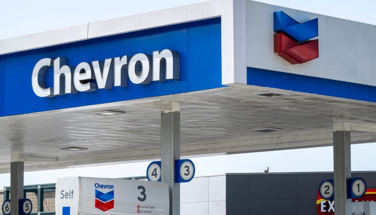 Chevron gana arbitraje a Exxon y cierra compra de Hess por US$ 53 mil ...