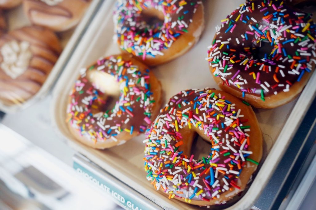Regresa la fiebre de las acciones meme en Wall Street: Krispy Kreme es ...