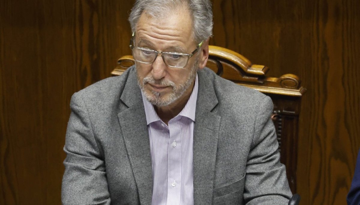 Ministro de Economía trata de distender controversia por impacto de ...