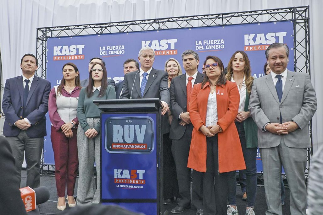 Nuevo round entre Matthei y Kast, en medio de presentación de más ...